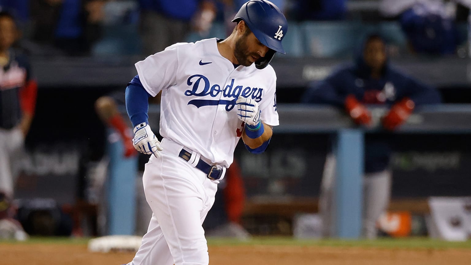 Chris Taylor rejoins Dodgers on four-year deal