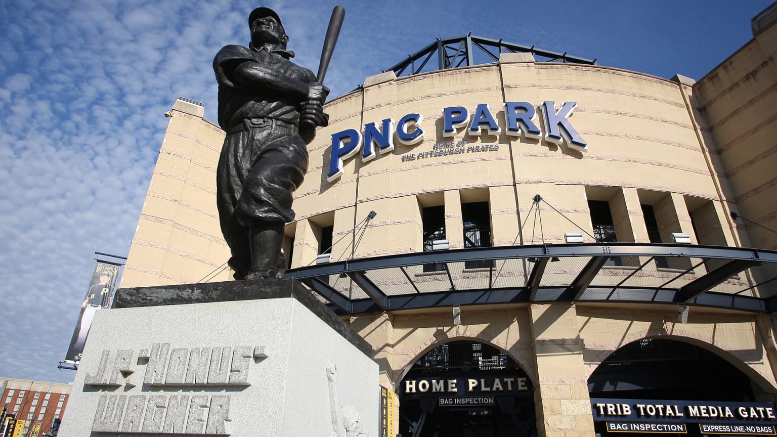 Pirates statues at PNC Park history