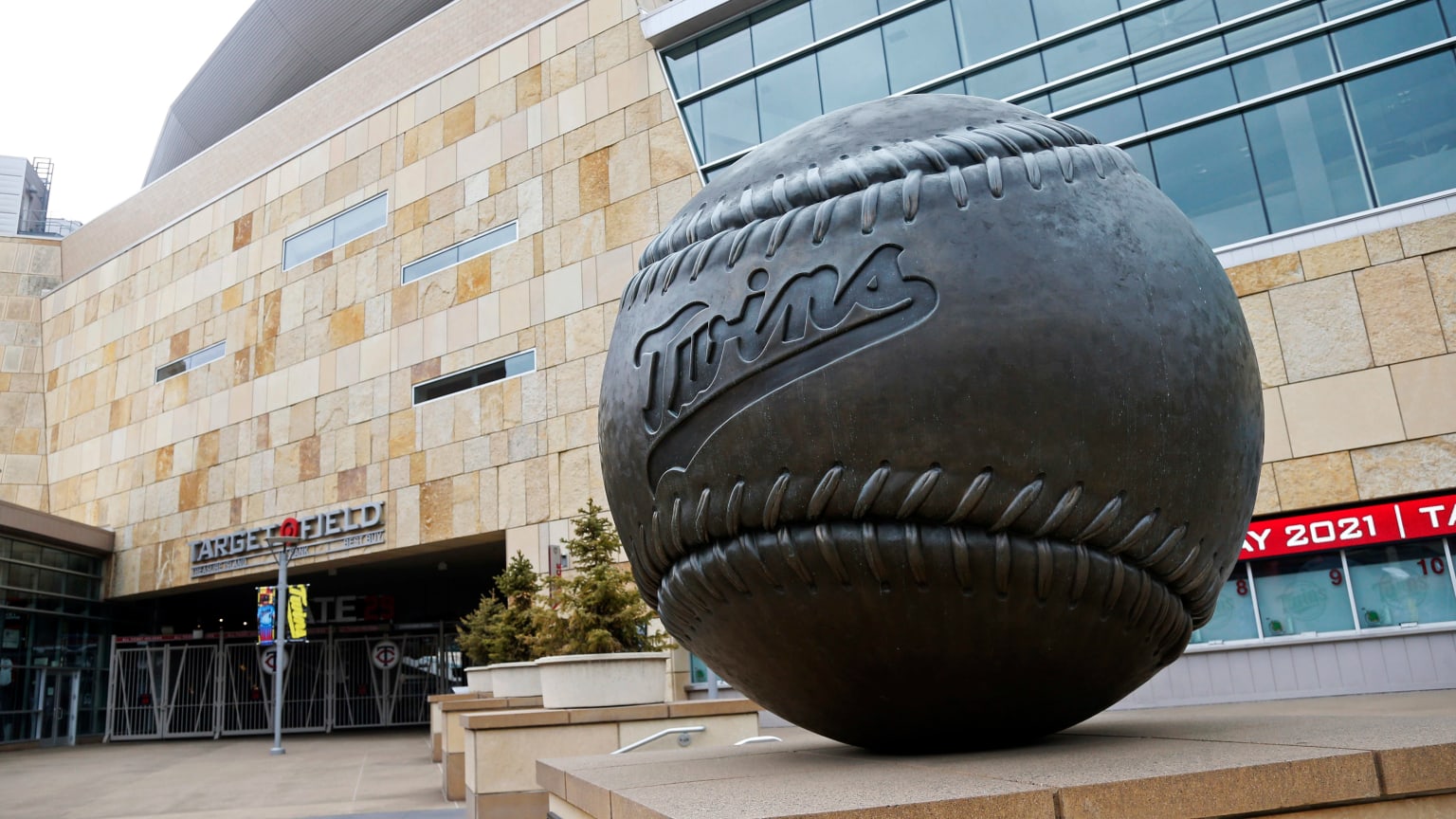 Calvin Griffith statue removed by Twins