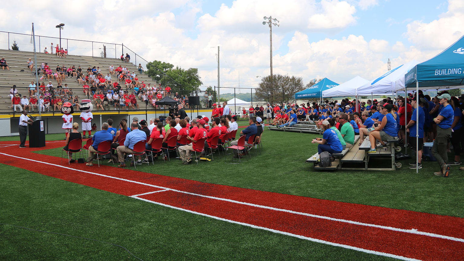 Reds dedicate Frank Robinson Field at Ross Park