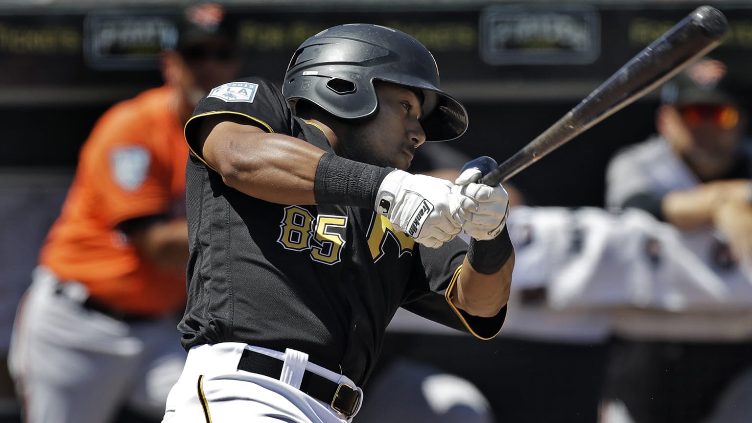 Jonah Davis hits 2 home runs in first MLB game