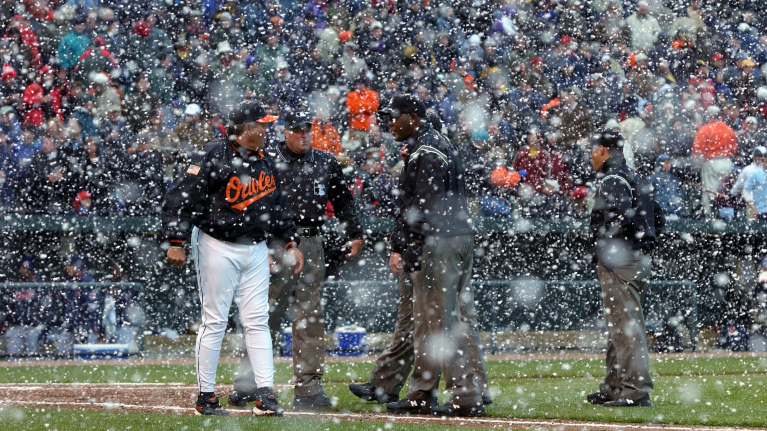 Best winter weather moments in baseball history