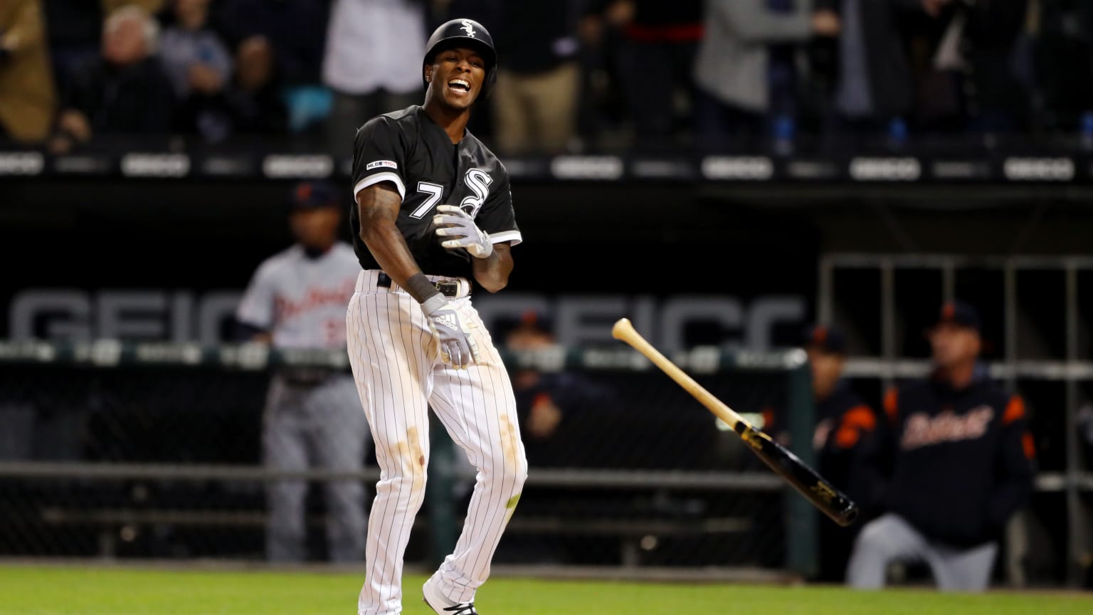 Tim Anderson teaches kids how to bat flip