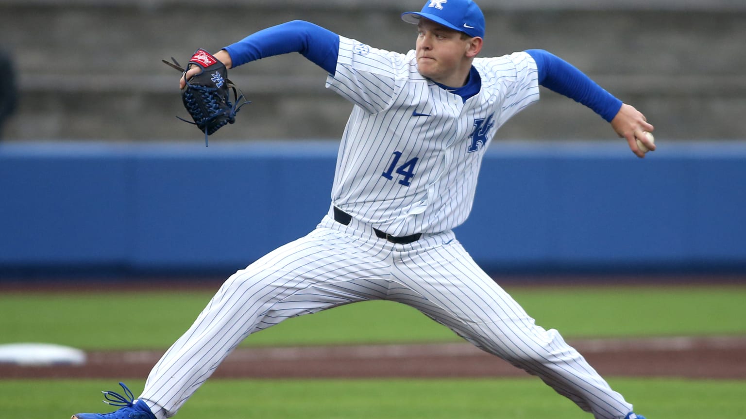Zack Thompson signs with Cardinals