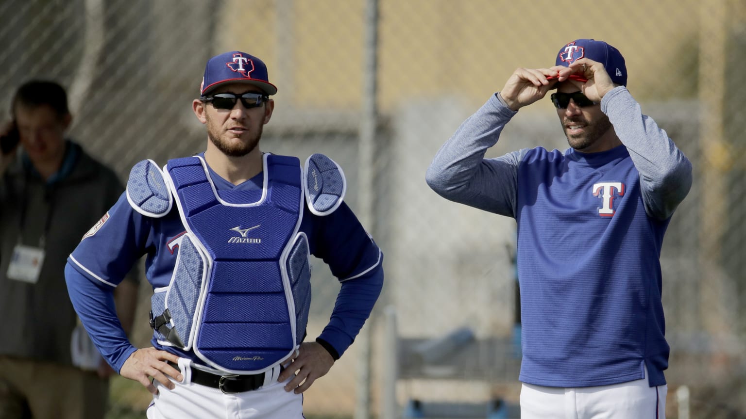Jeff Mathis adjusting to Rangers' pitching staff