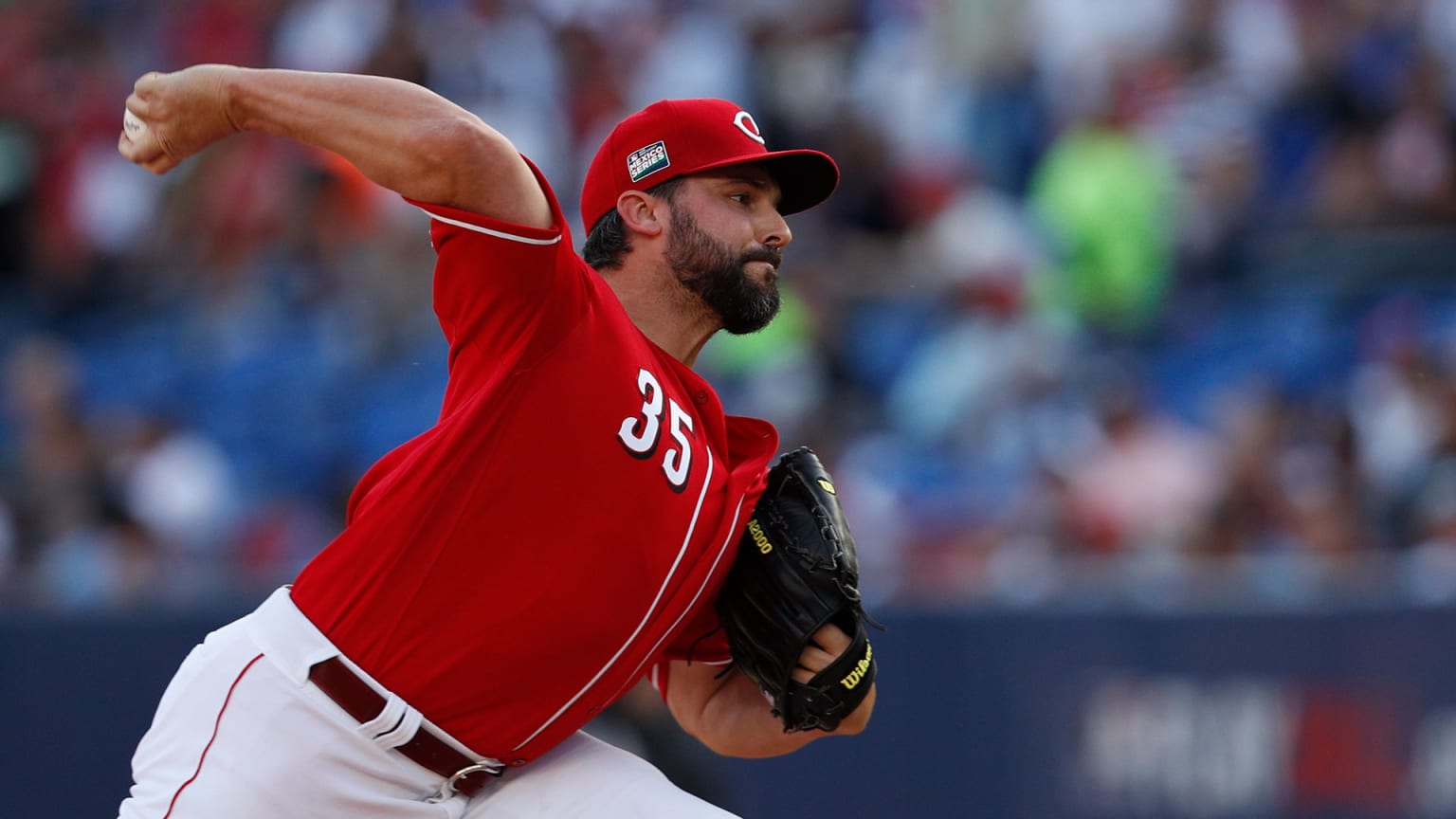 Tanner Roark improvises pregame throwing session