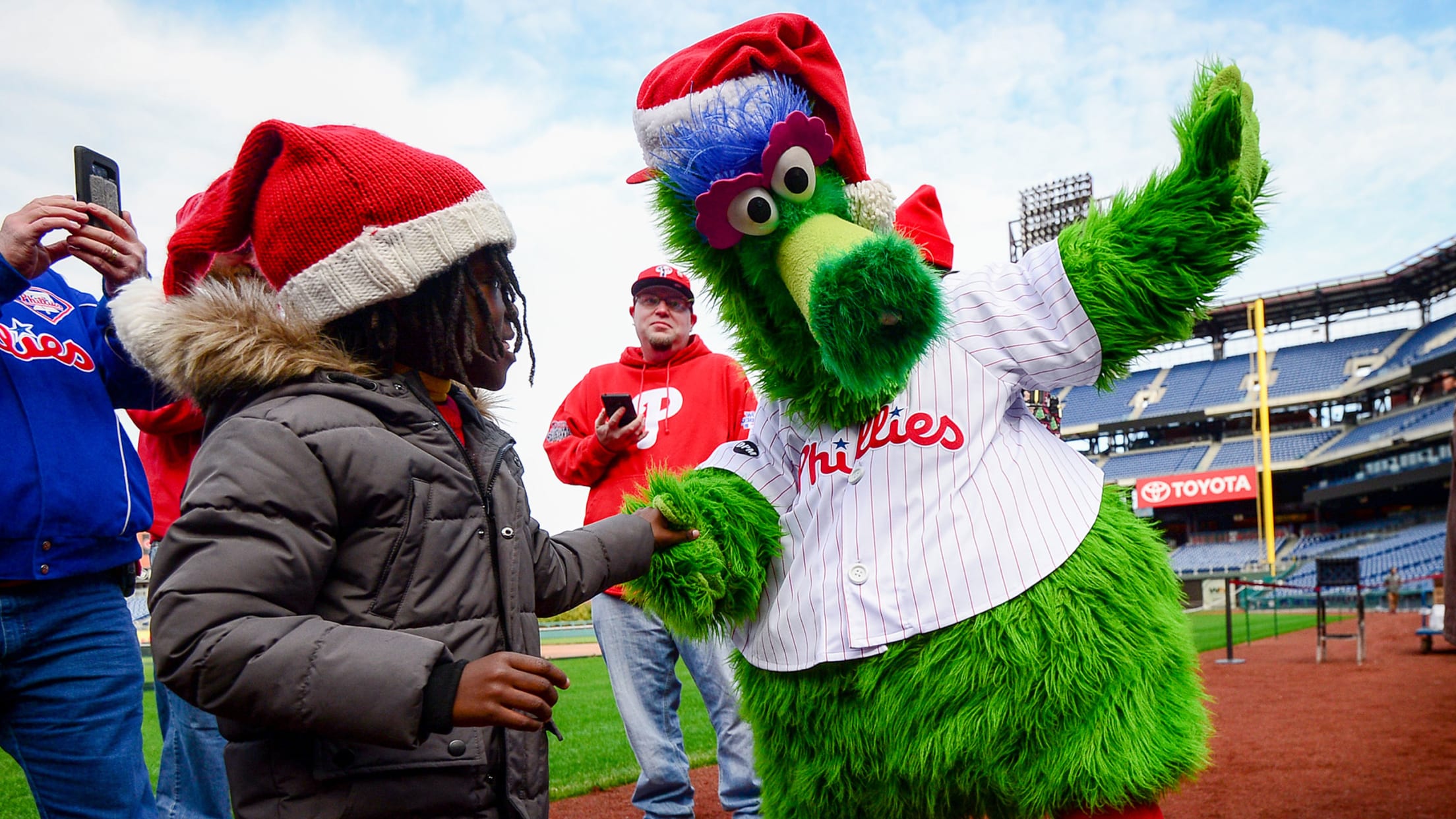 #PhilliesHolidays | Philadelphia Phillies