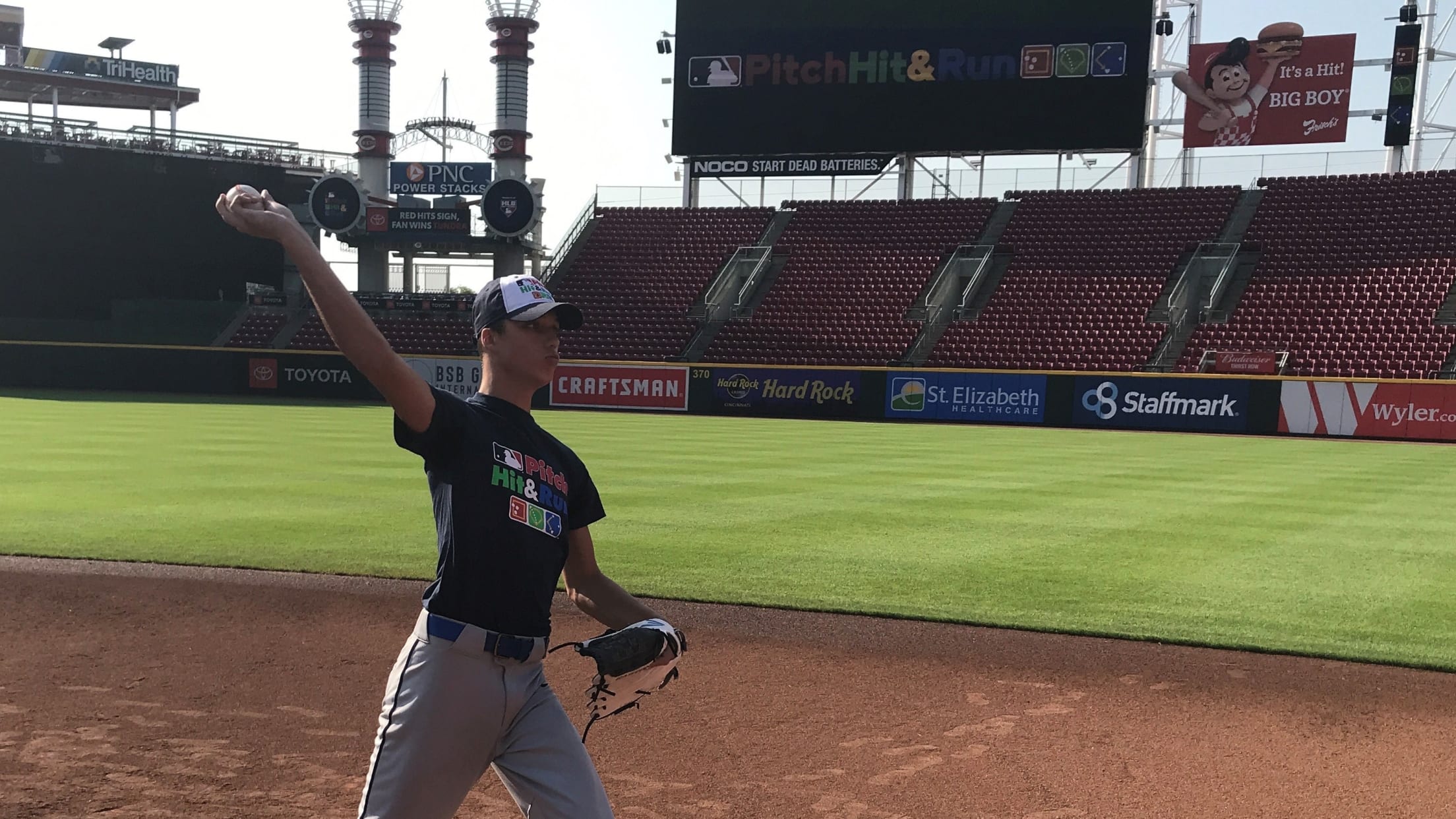 MLB | Pitch Hit & Run | Media | Photos | MLB.com