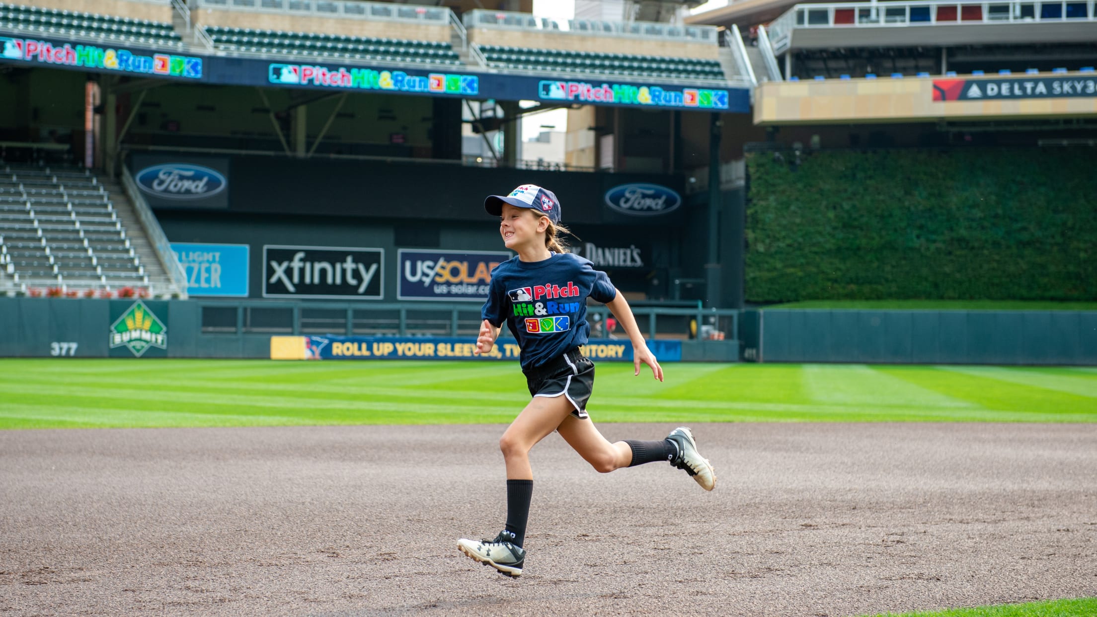 MLB | Pitch Hit & Run | Media | Photos | MLB.com