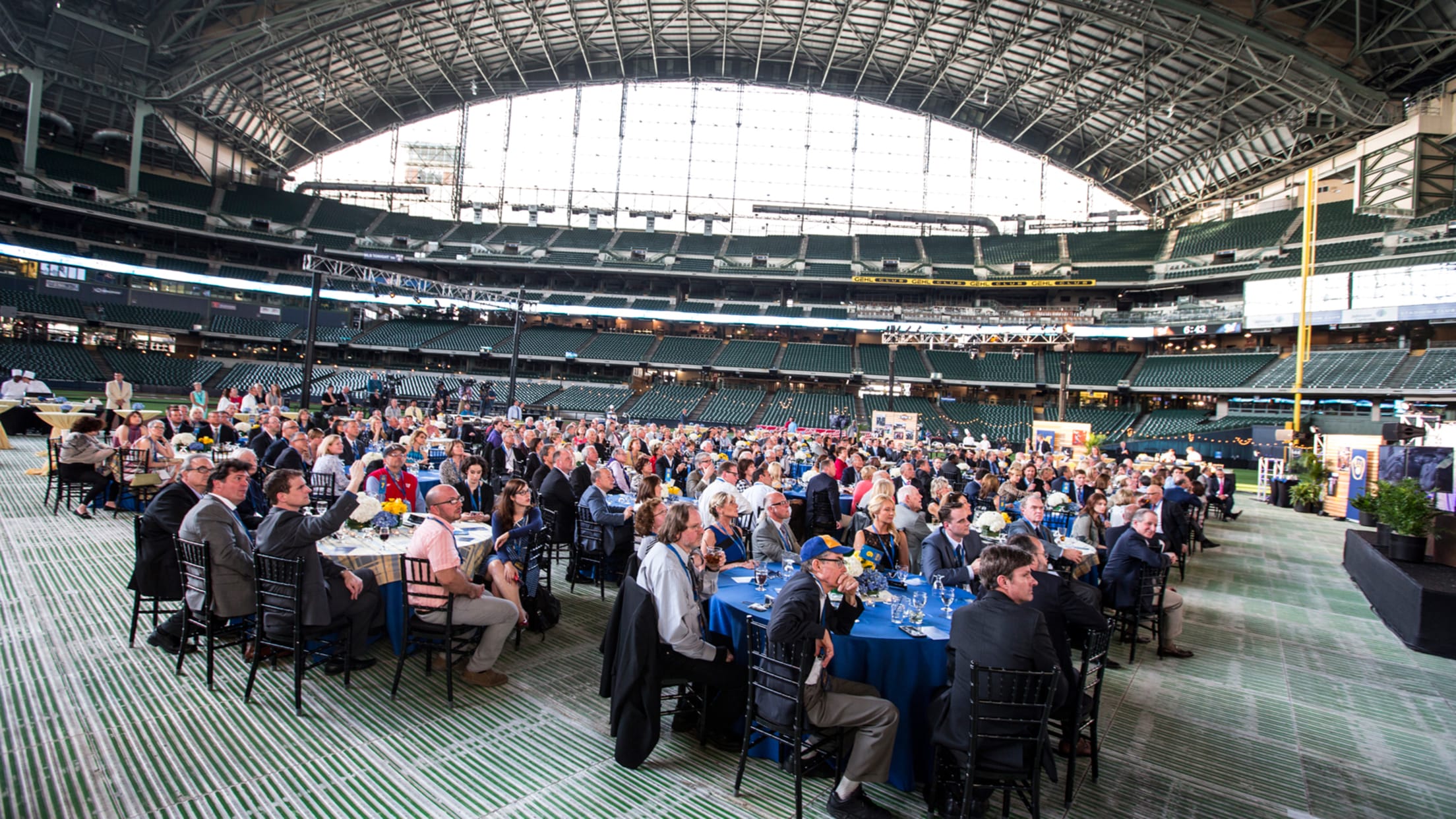 Miller Park Field | Milwaukee Brewers