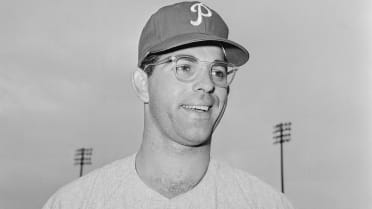 Phillies alumni: Cookie Rojas glove in Hall of Fame