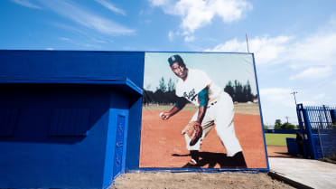 Dodgers, Clayton Kershaw unveil Dreamfield in Compton