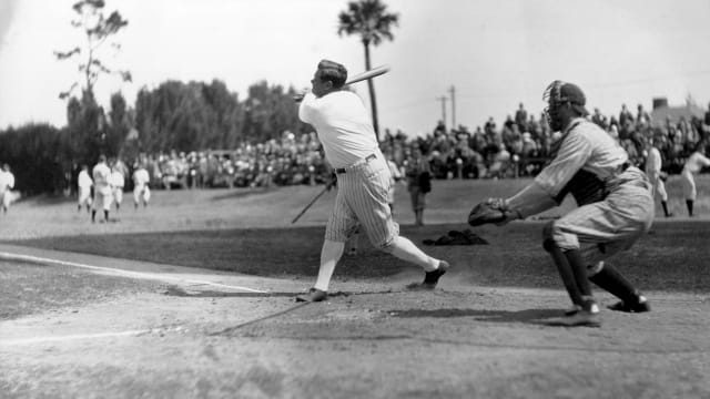 Cristóbal Torriente beats out Babe Ruth