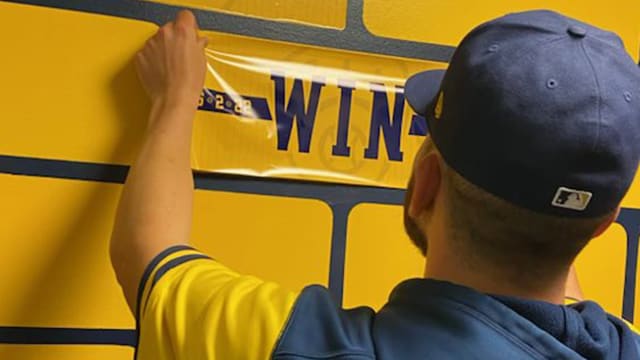 Brewers maintain 'Win Wall' as clubhouse tradition