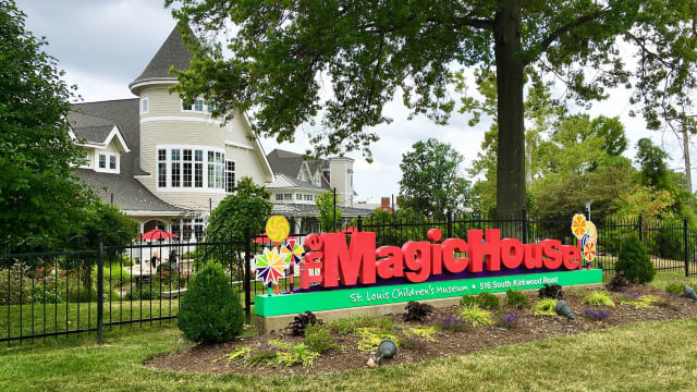 Kids Club Members Event at The Magic House | St. Louis Cardinals