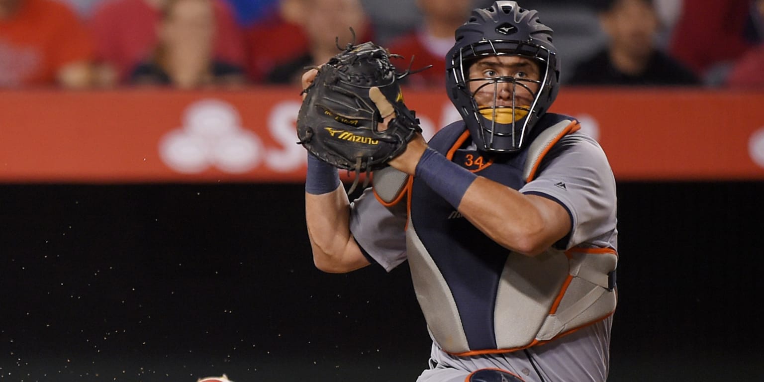 James McCann's record errorless streak ends