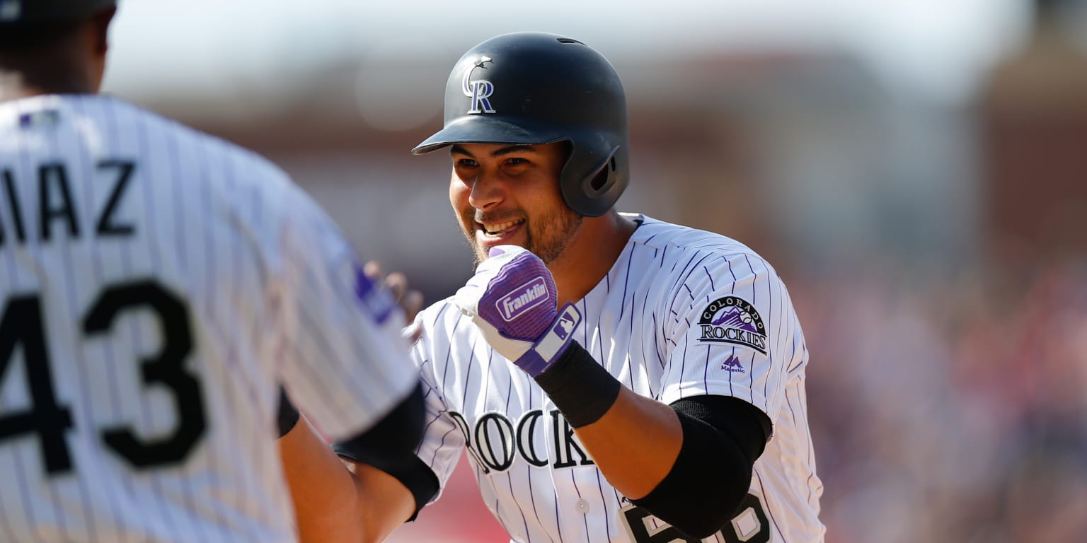Cuevas responde y Rockies mantienen la presión