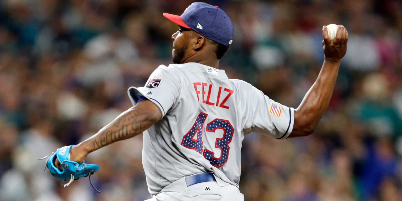 Neftali Feliz firma con los D-backs