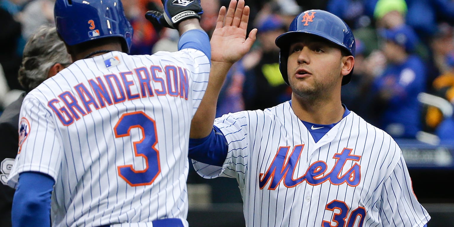 Mets raise banner, thump Phils in home opener