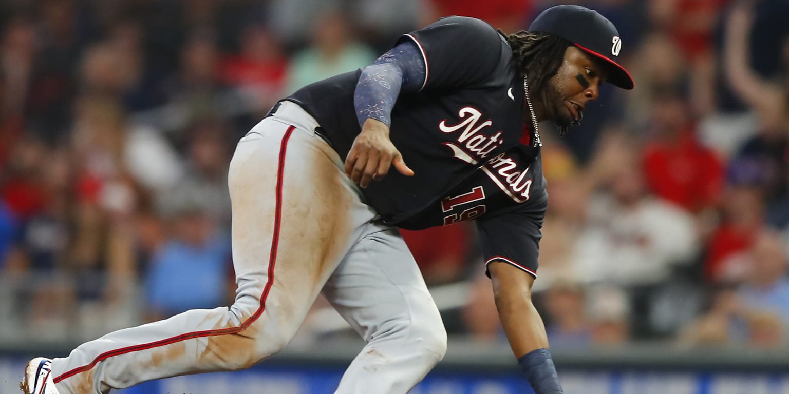 Josh Bell plays outfield for 1st time since 2016