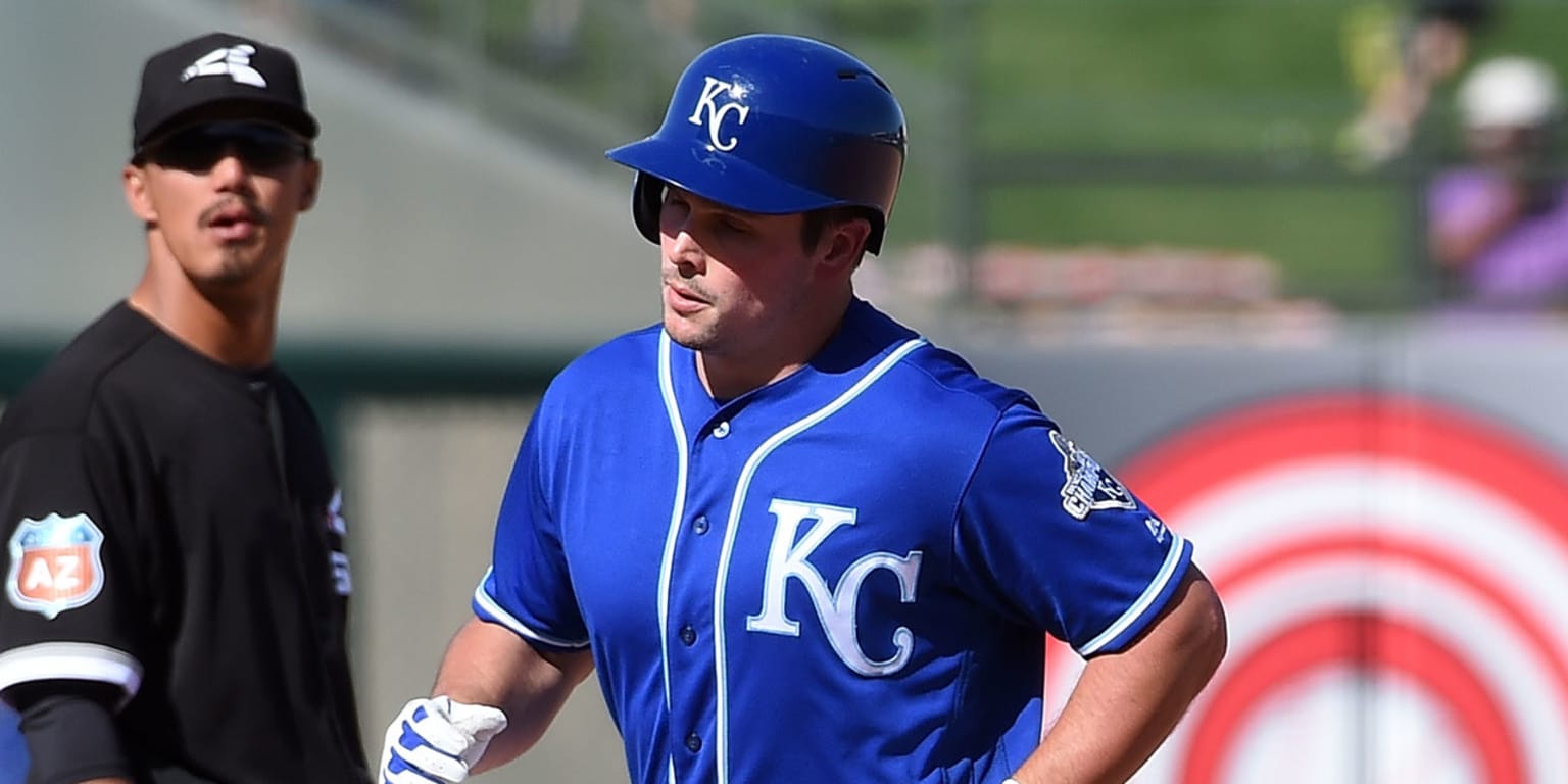 Royals release Travis Snider