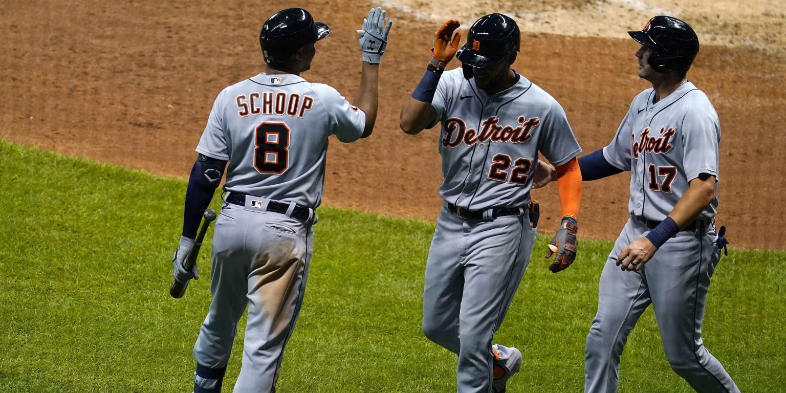 Tigers win sixth straight game in playoff push