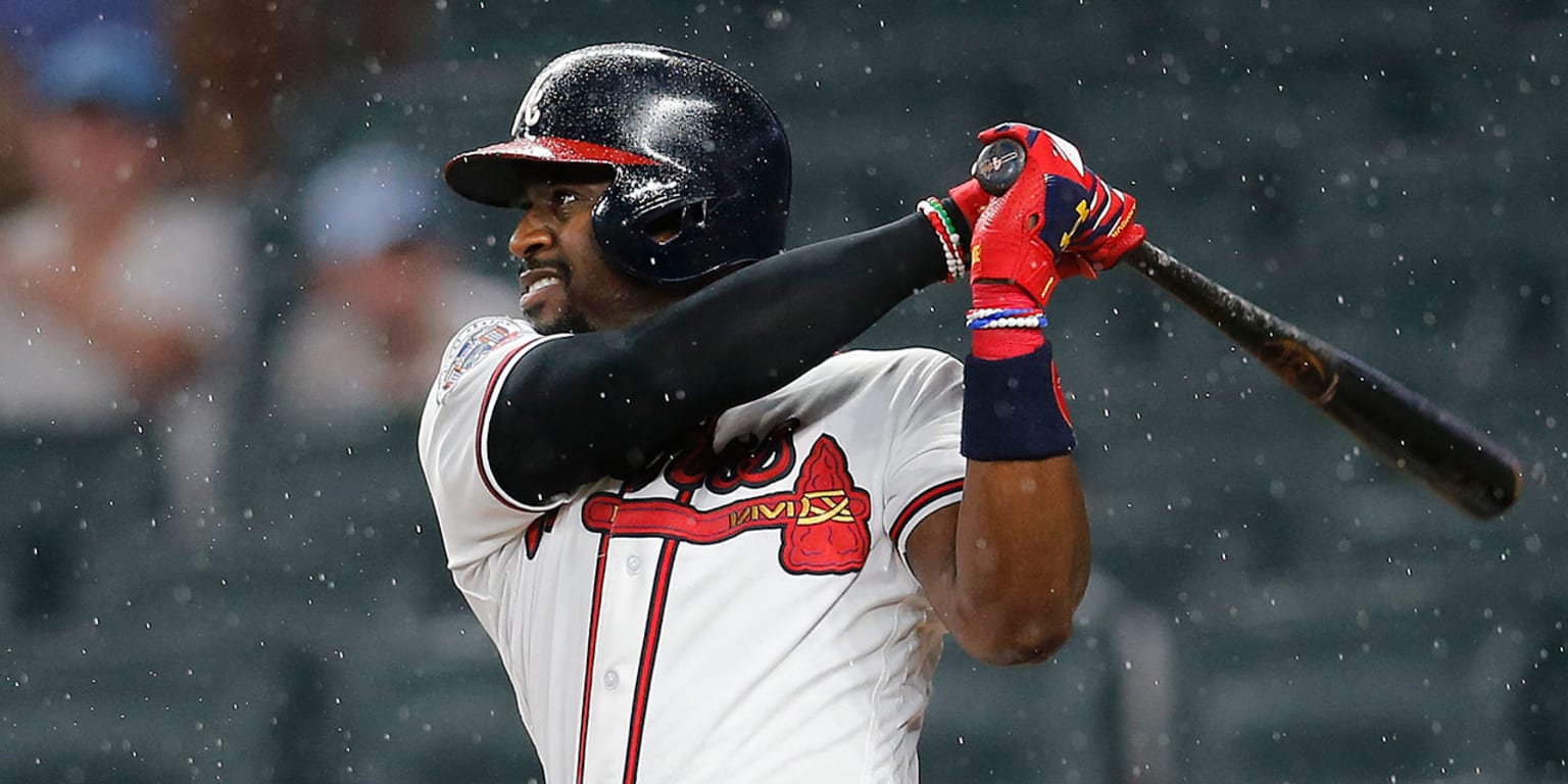 Brandon Phillips, gloves lead Braves over Crew