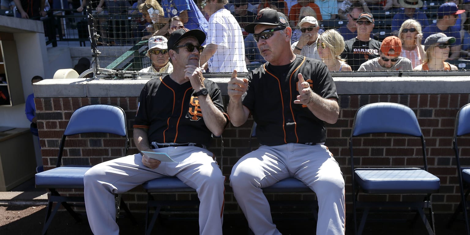 Huey Lewis takes BP with Cubs, manages Giants