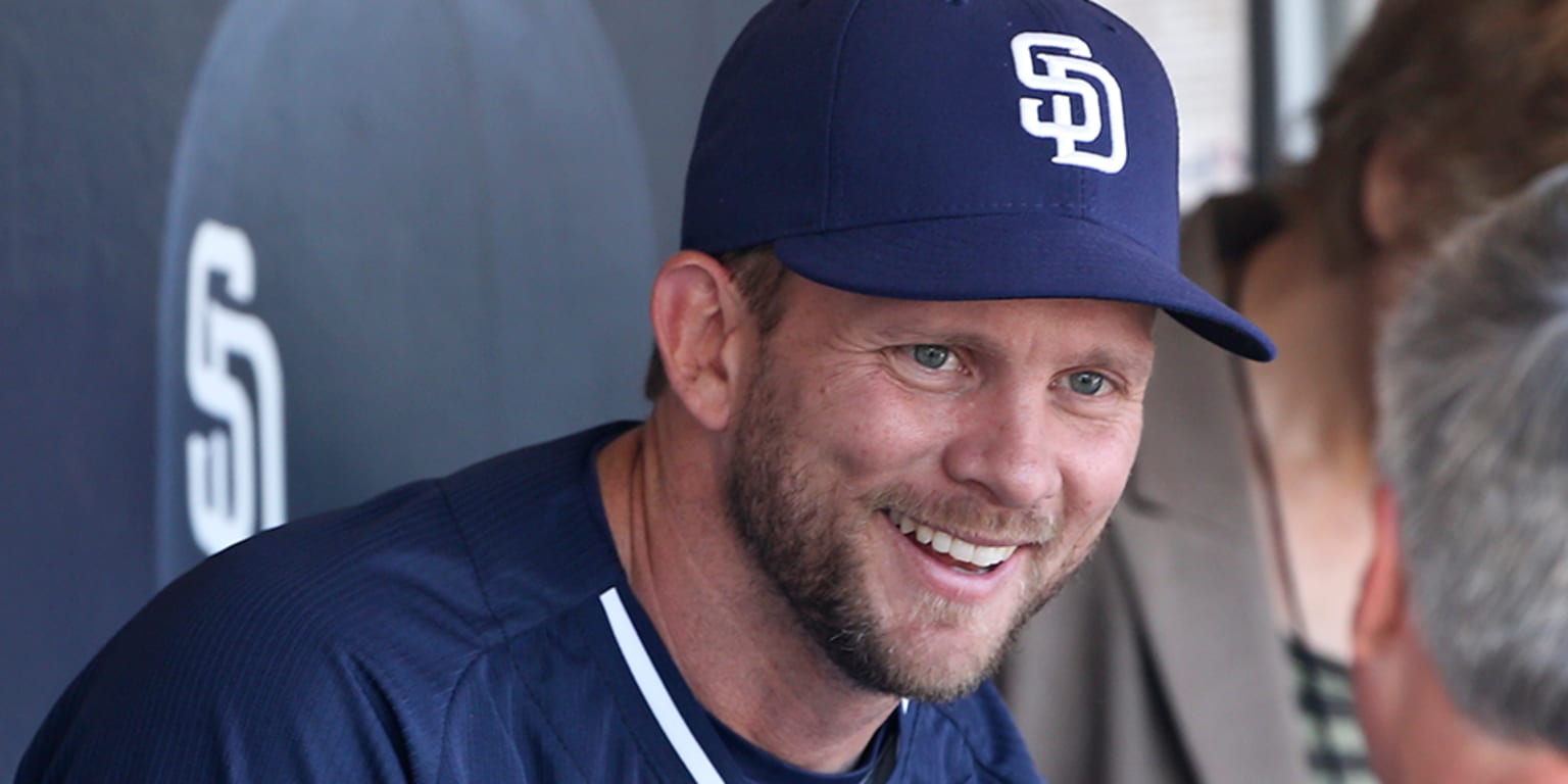 Padres' Andy Green gets first managerial win