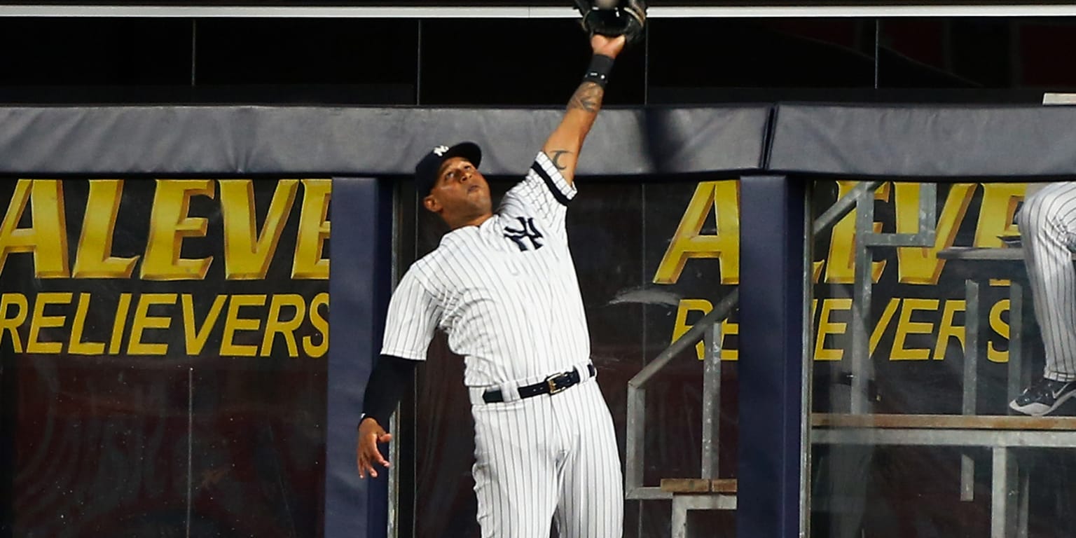 Aaron Hicks makes stellar catch against Rays