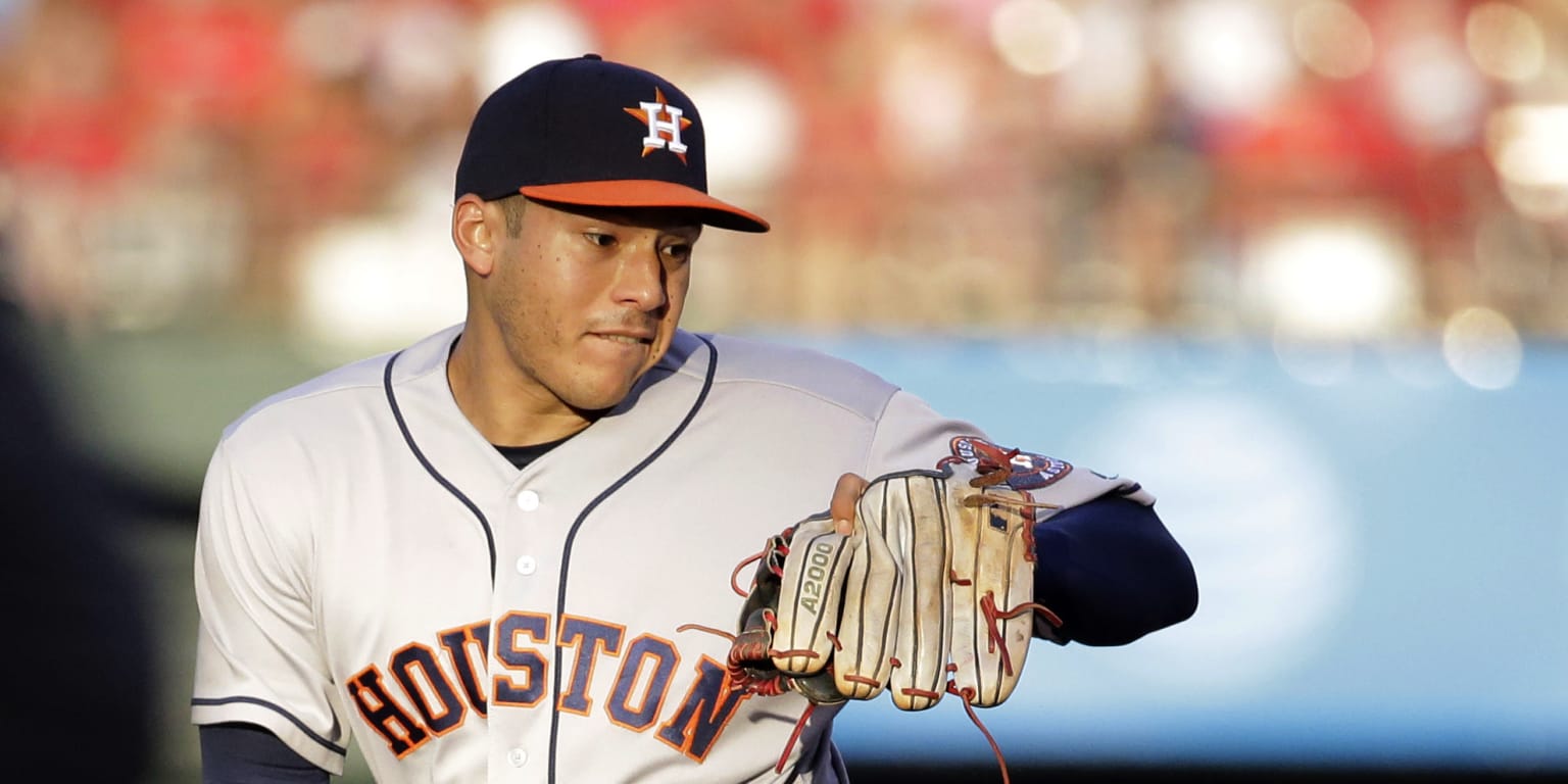 Watch Carlos Correa play catch with his good friend Groot the dog | MLB.com