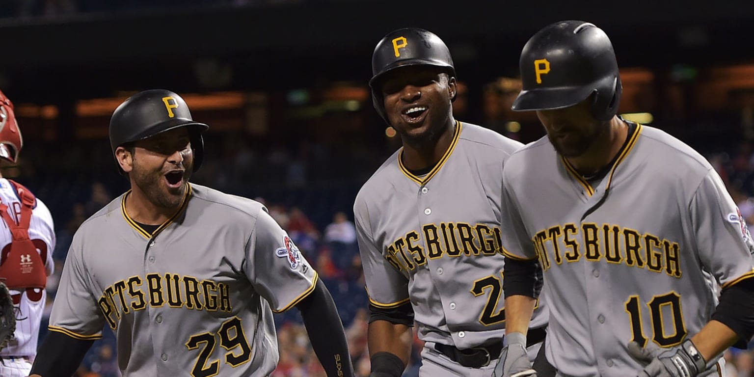 Pirates hit five home runs in win vs. Phillies