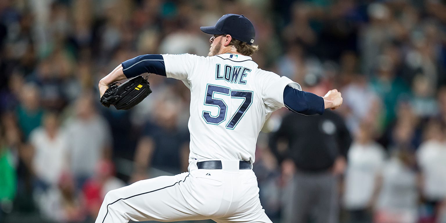 Reliever Mark Lowe returning to Mariners
