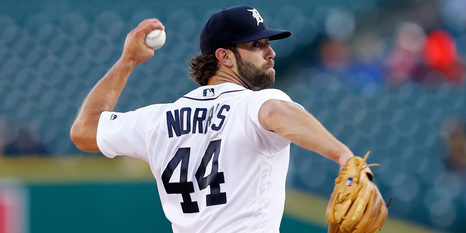 Daniel Norris visits Tigers clubhouse