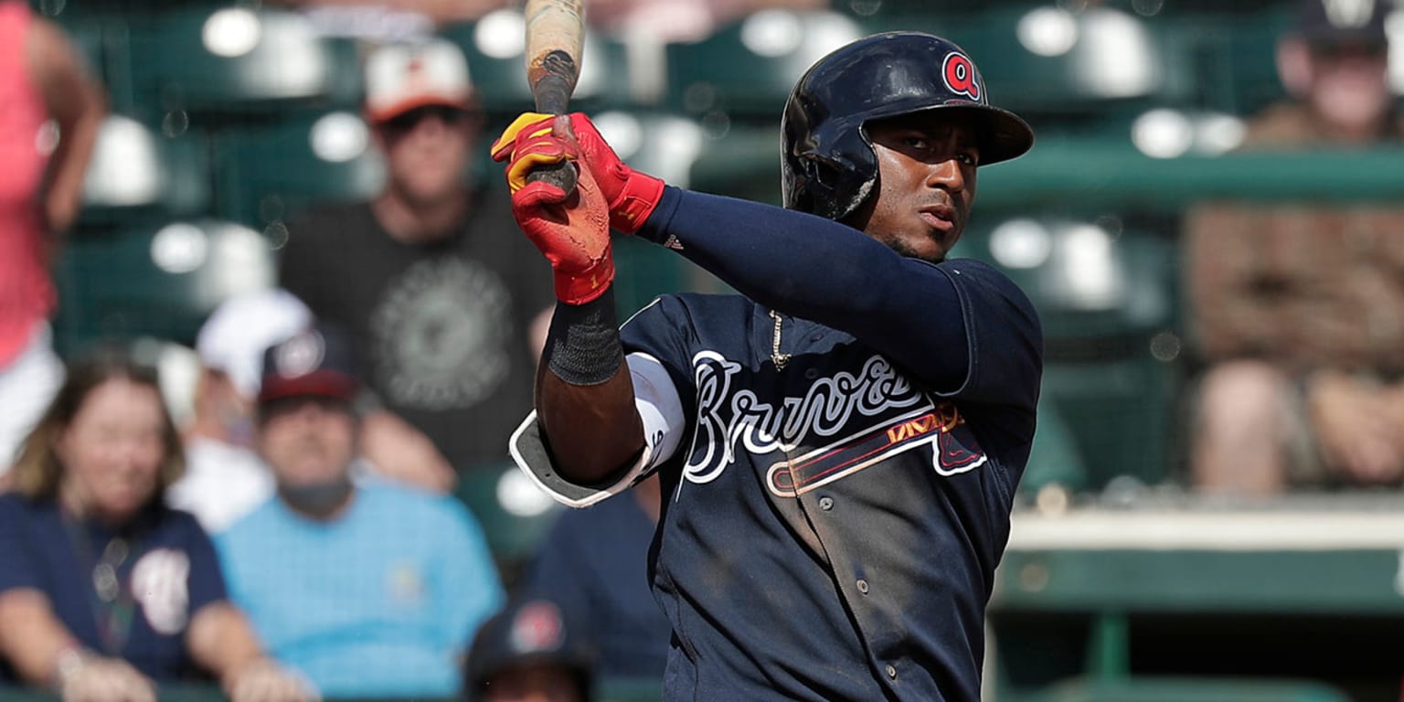 Braves' Ozzie Albies adjusts left-side swing
