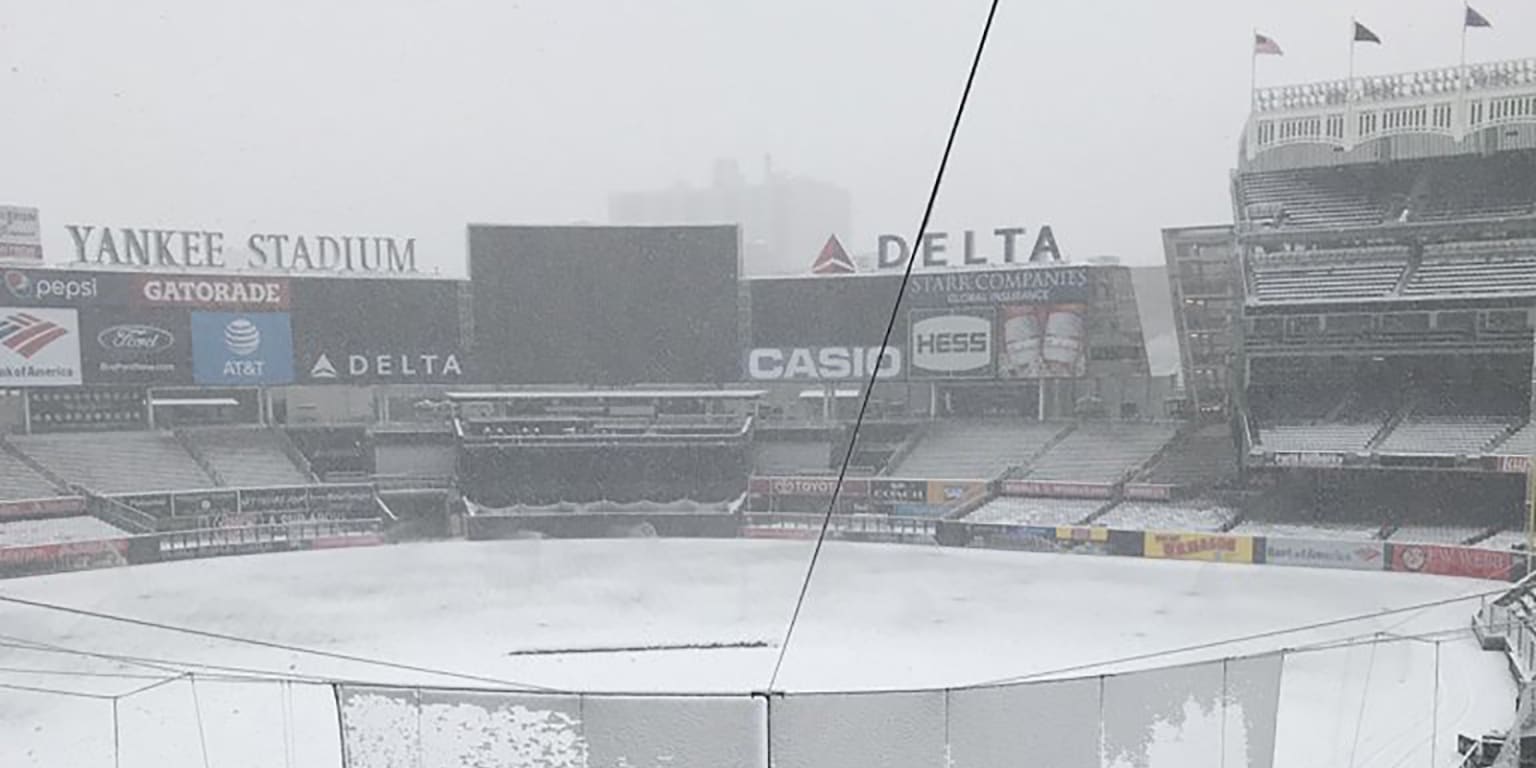 Yankee Stadium was covered in a beautiful layer of snow ... on April 2 ...