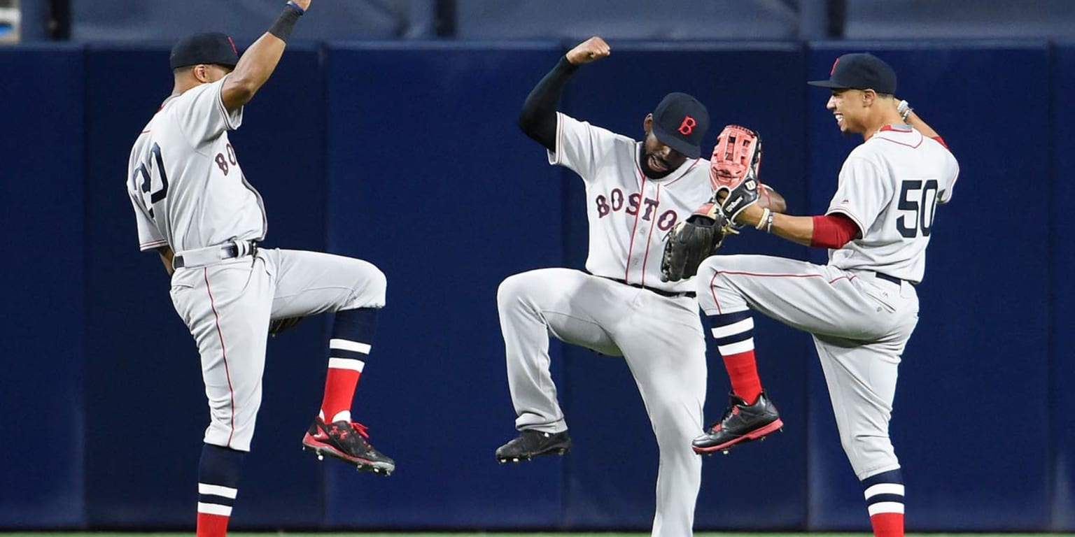 Boston beats Padres takes over lead in AL East