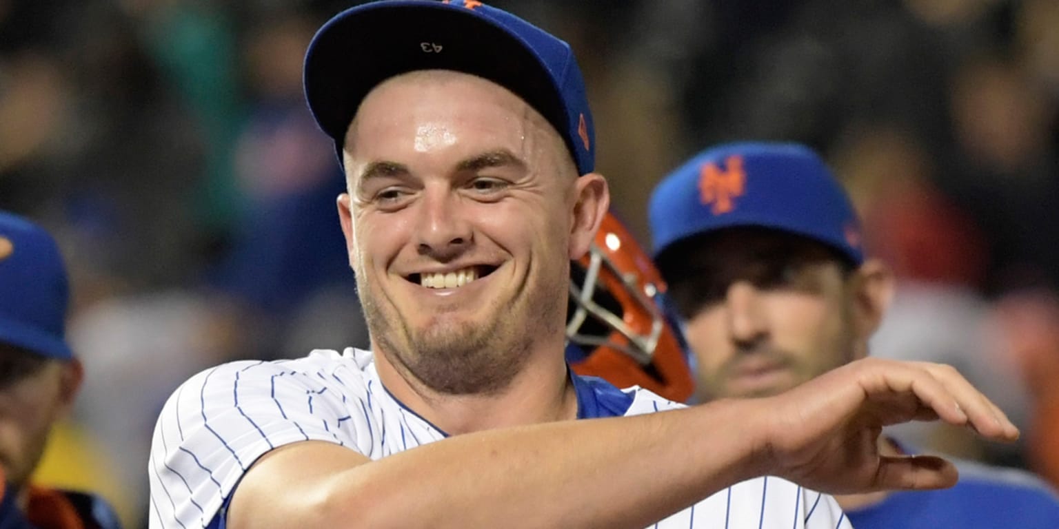 Righty reliever Addison Reed traded to Red Sox