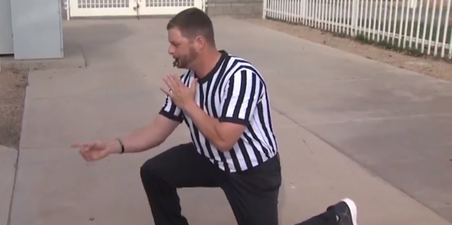 Stephen Vogt gave a quick March Madness referee tutorial that cracked ...