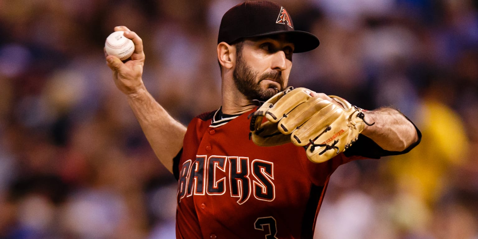 Daniel Descalso, Alex Avila pitch in defeat