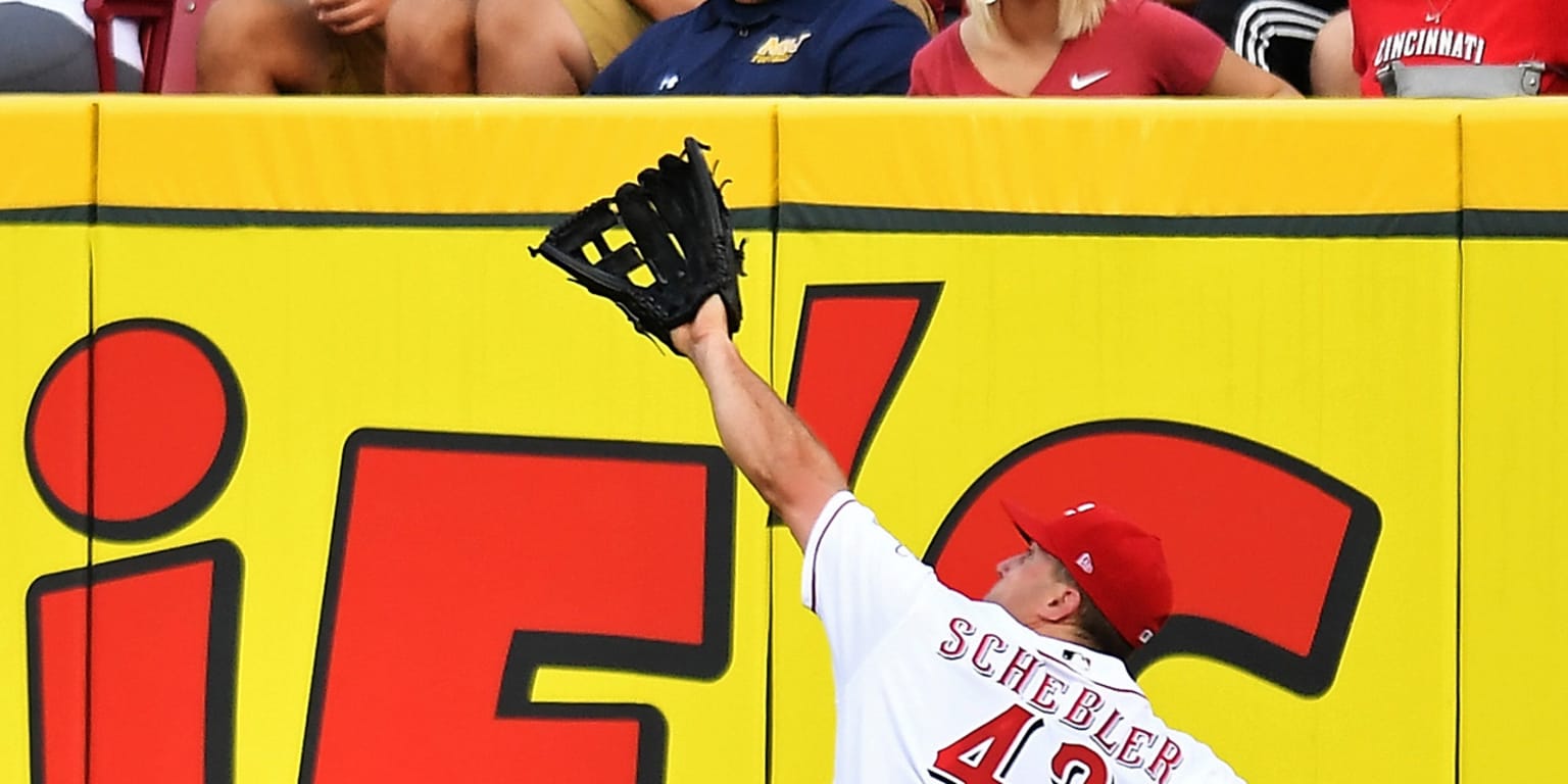 Scott Schebler's defense outstanding vs. Nats