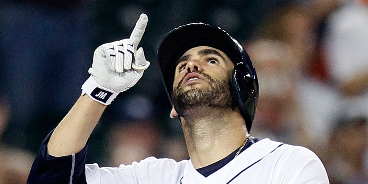 Tigers extend J.D. Martinez with 2-year deal
