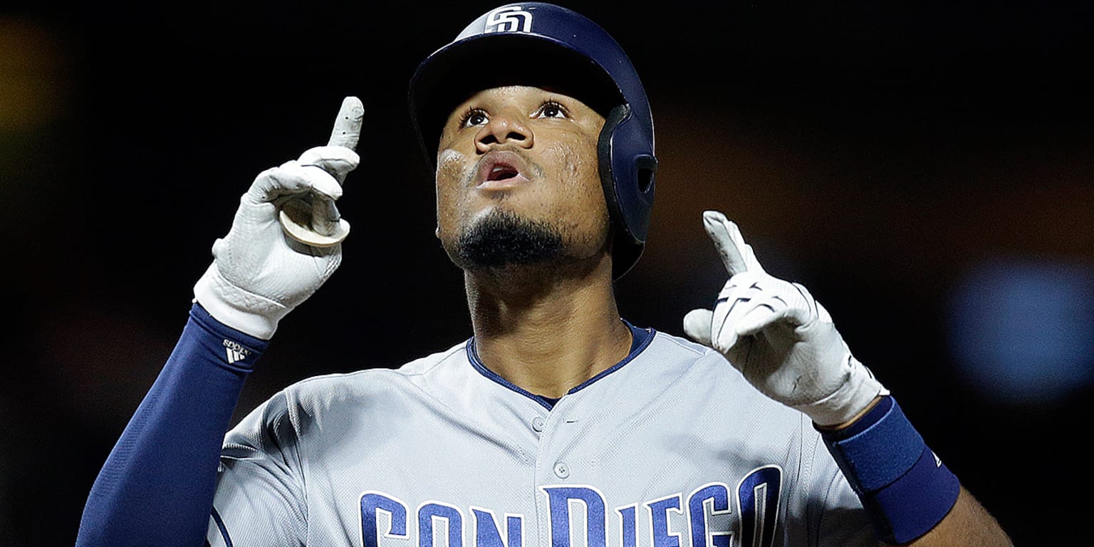 Padres score 12 runs in win over Giants