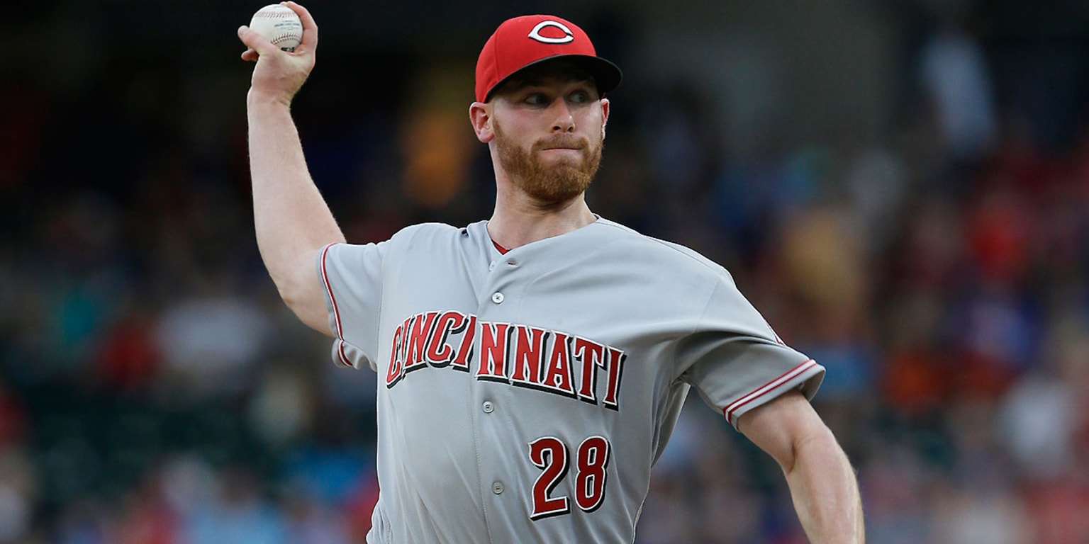 Reds strike early to cool off red-hot Rangers