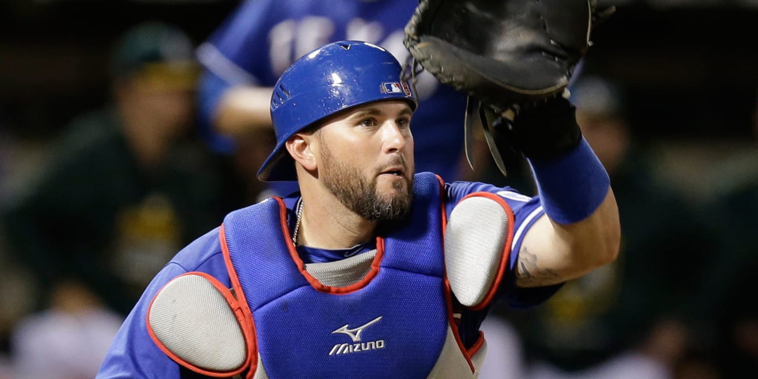 Catcher Bobby Wilson joins Tigers