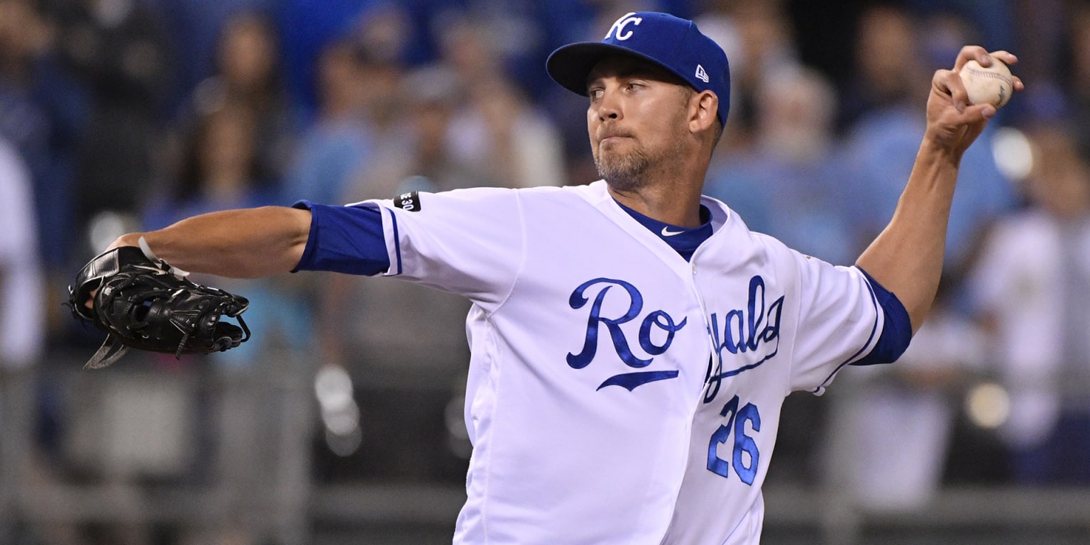 Mike Minor, Royals agree to deal