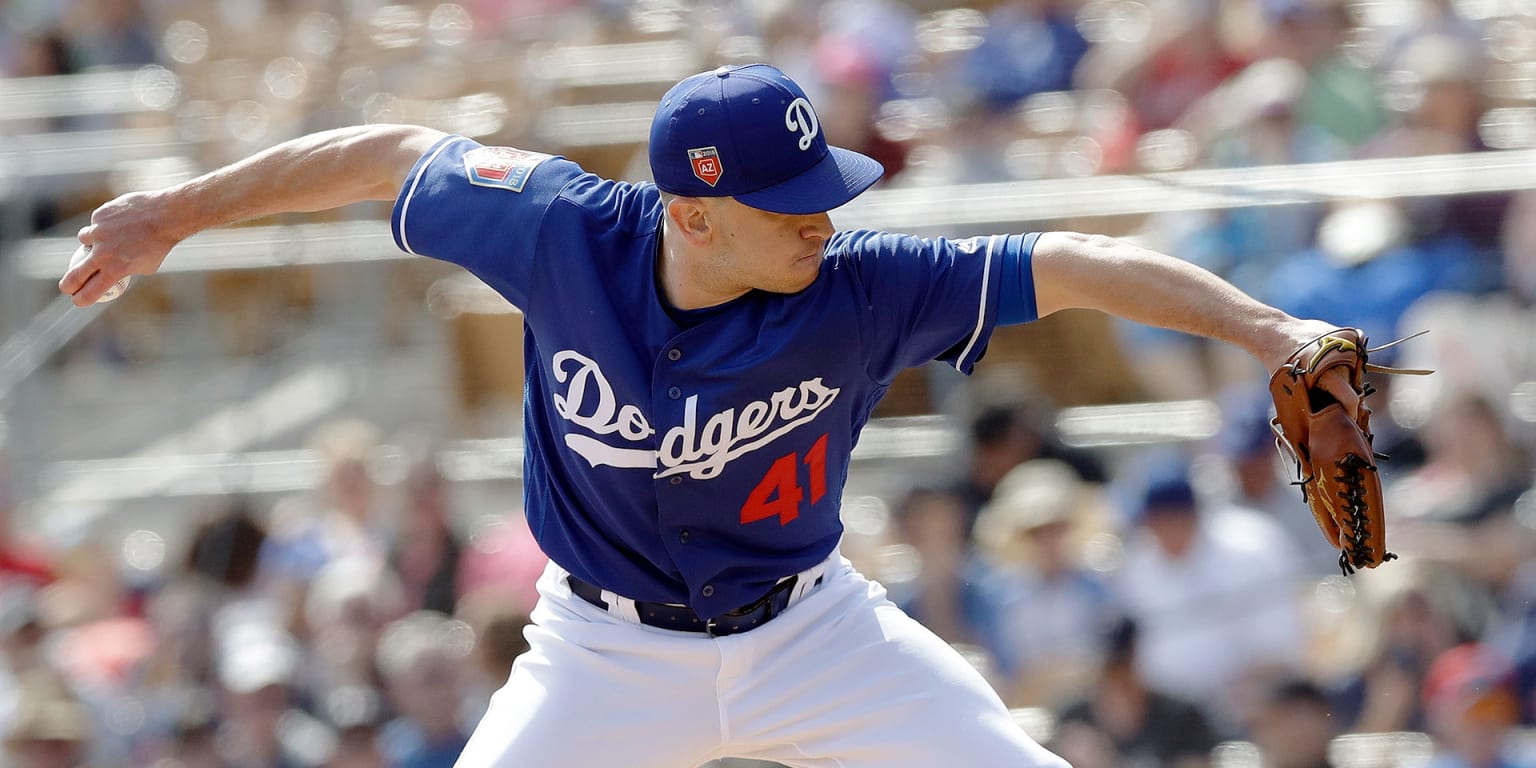 Dodgers call up switch-pitcher Pat Venditte