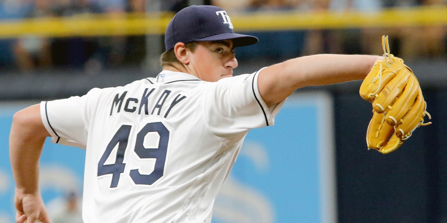 McKay, prospecto de T.B., se somete a cirugía