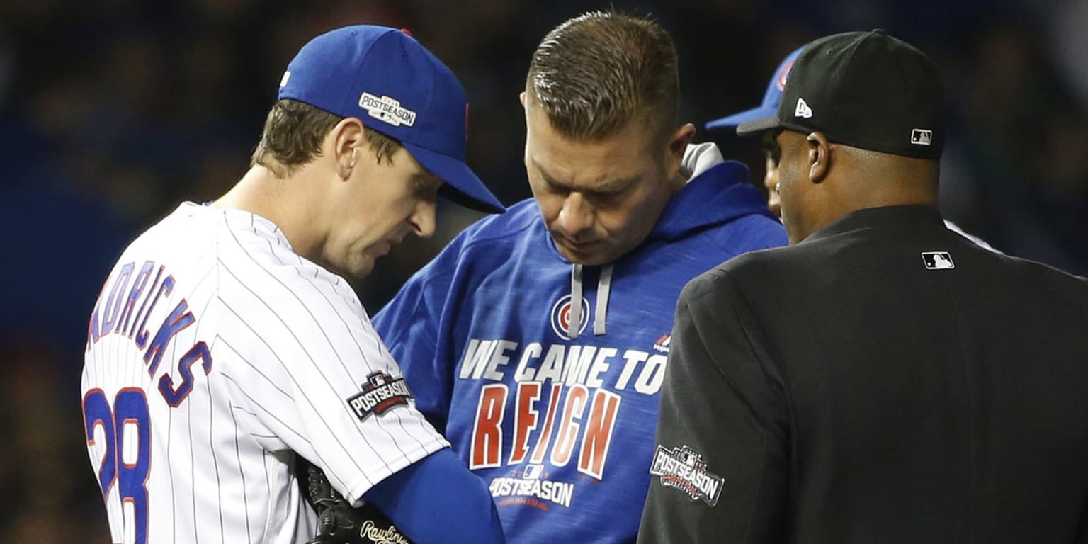 Kyle Hendricks hit, exits NLDS Game 2