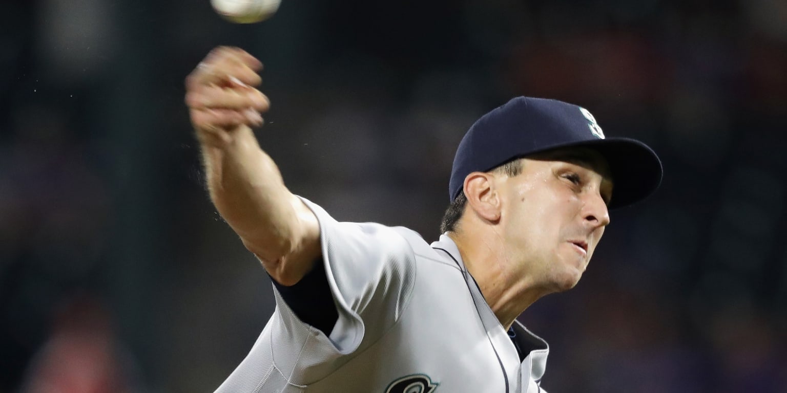 Pat Venditte shines in Mariners debut